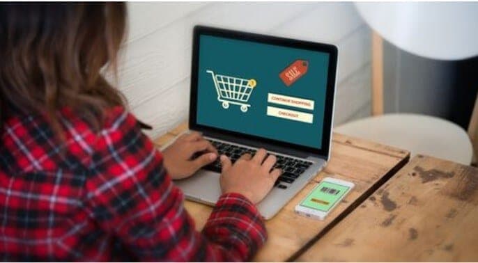 Bloggers Vs Vloggers: Which is best with Pros and Cons